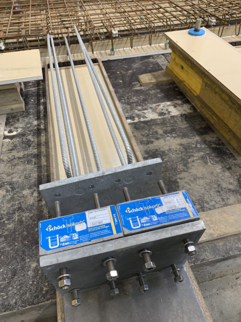 Schöck Isokorb: Aus Büros werden Wohnungen (mit Balkon)